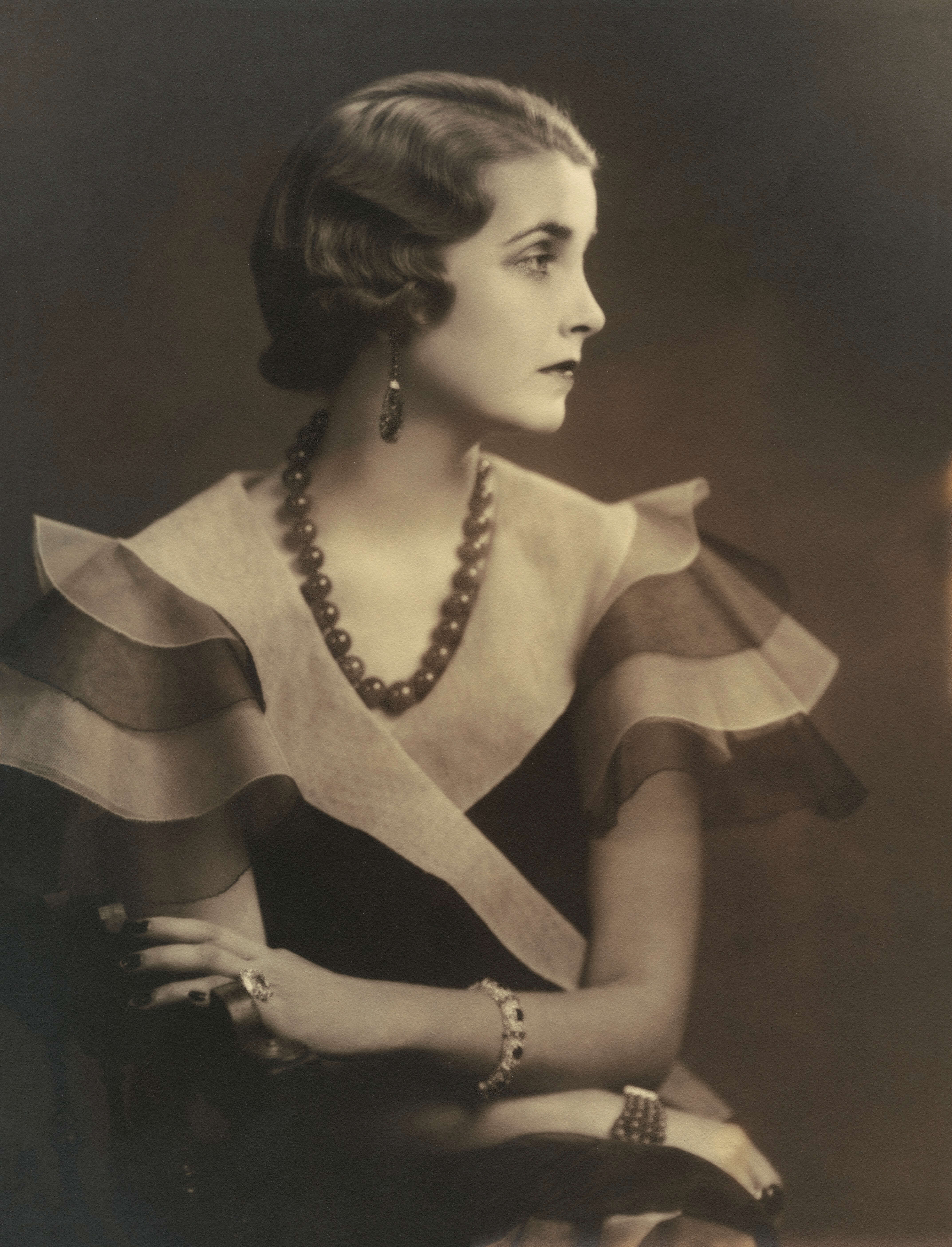 Photograph-of-Barbara-Hutton-wearing-her-Cartier-jadeite-bead-ruby-and ... Photograph-of-Barbara-Hutton-wearing-her-Cartier-jadeite-bead-ruby-and ...