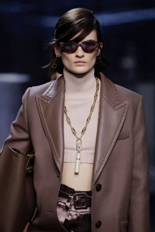 The new chapter of Fendi opens with iconic bags for Fall/Winter 2021 ...